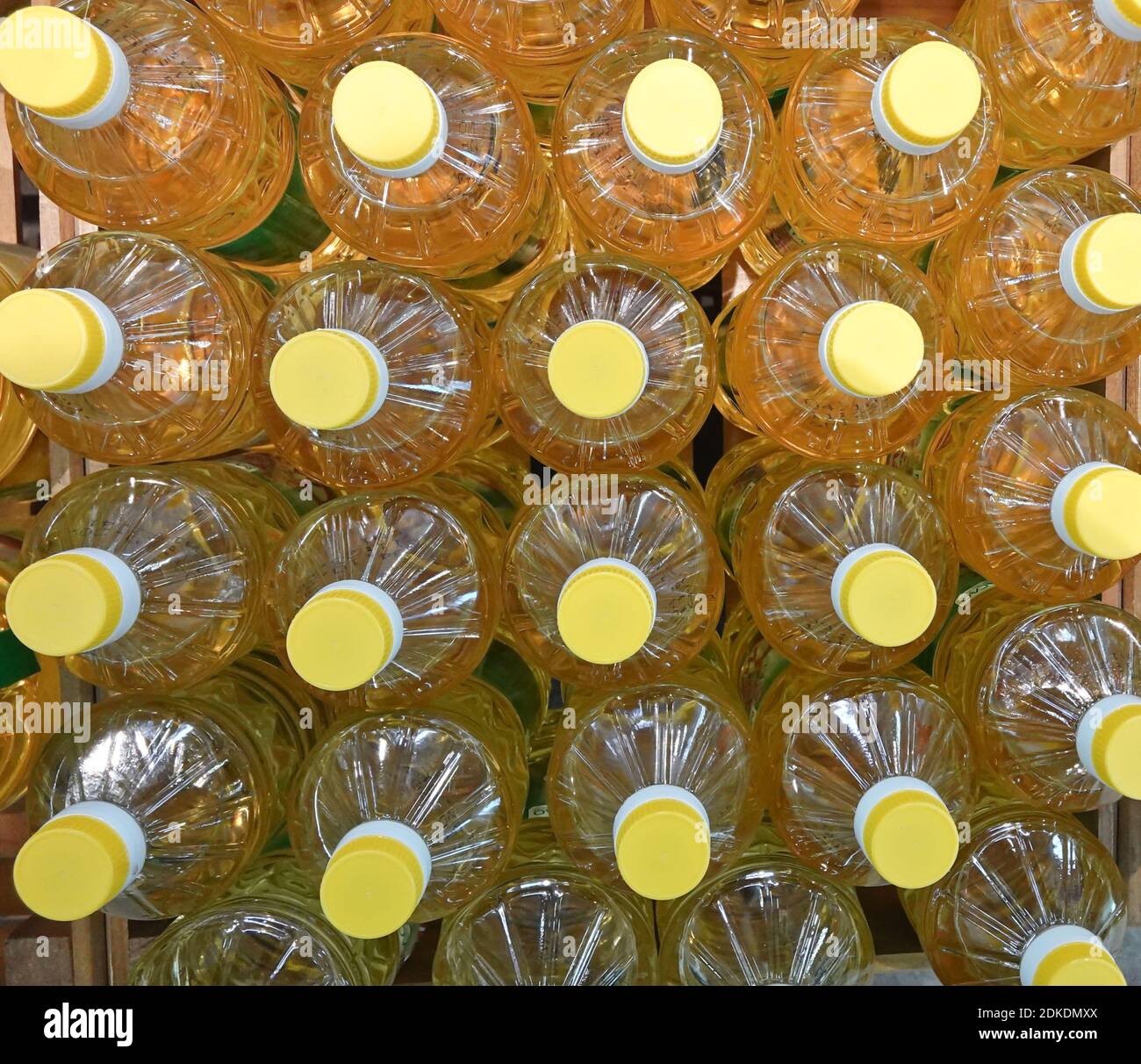 Top view of cooking oil Stock Photo - Alamy