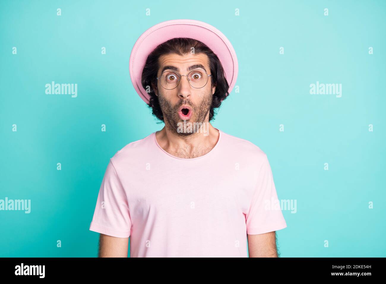 Photo portrait of shocked mad man staring with opened mouth wearing ...