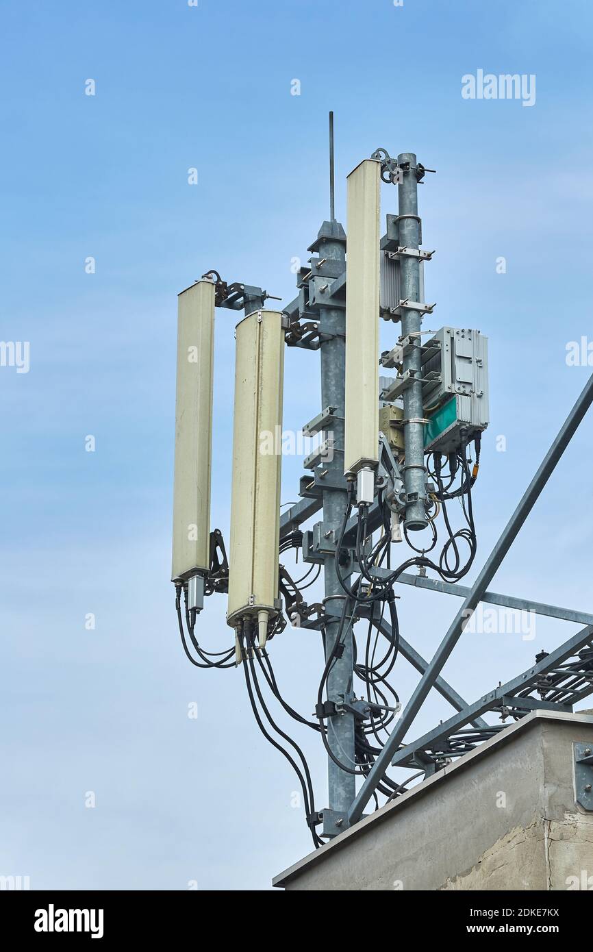 Transmitter mobile network antennas Stock Photo - Alamy