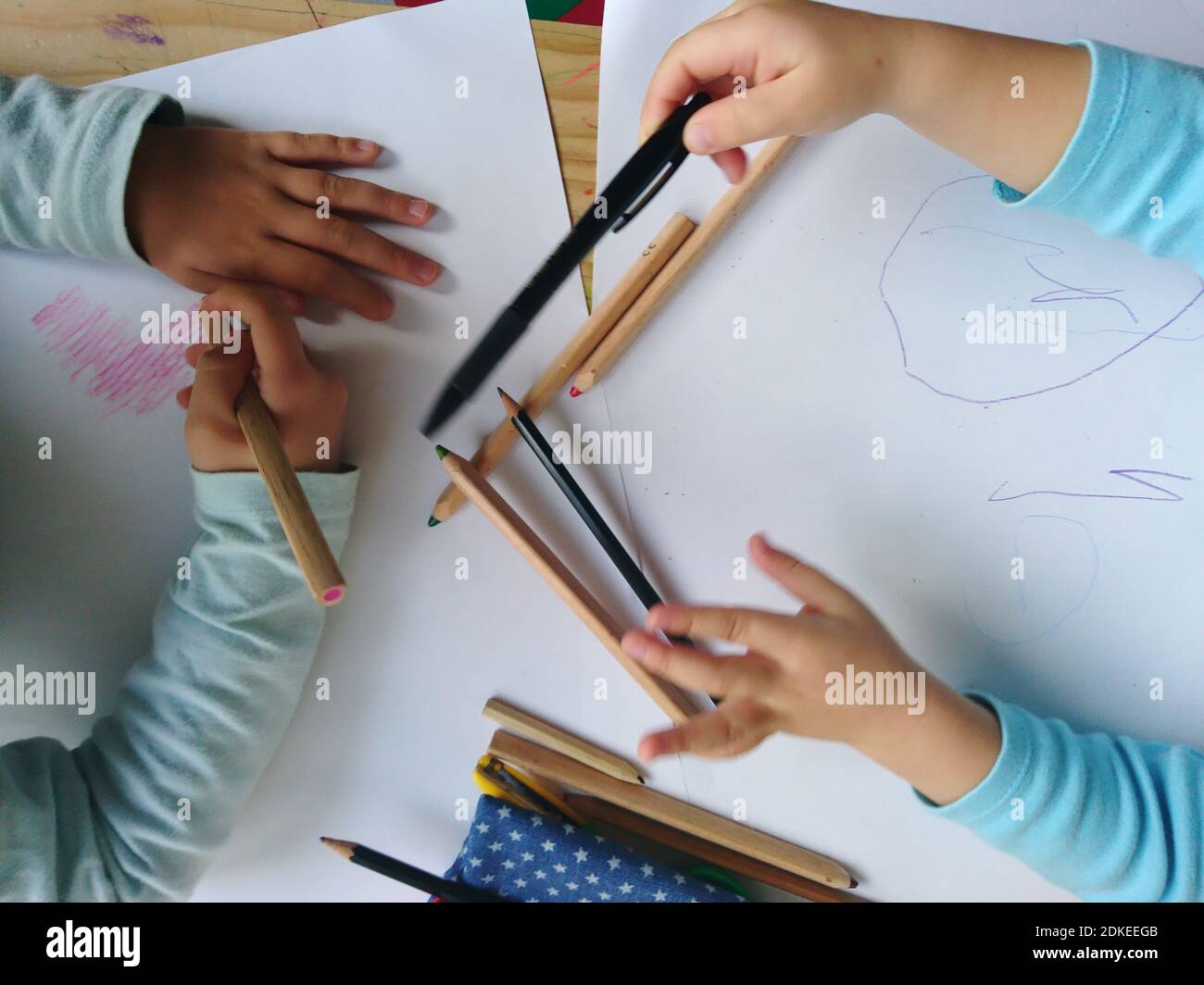 Children drawing hands hi-res stock photography and images - Alamy