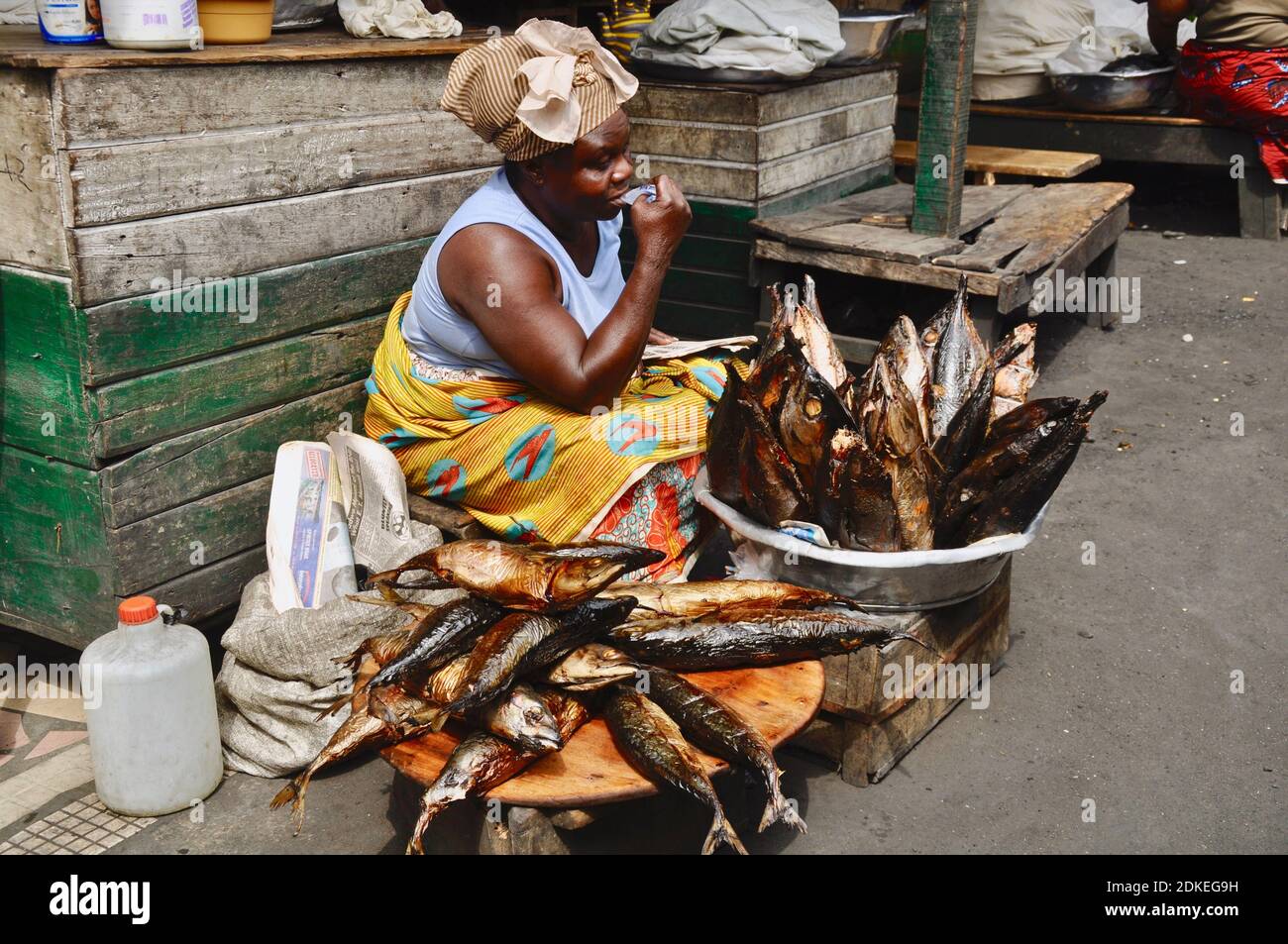 Fish sale market accra ghana hi-res stock photography and images - Alamy