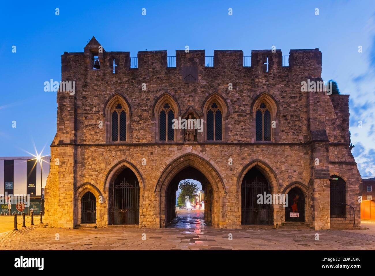 Southampton uk bargate hi-res stock photography and images - Alamy