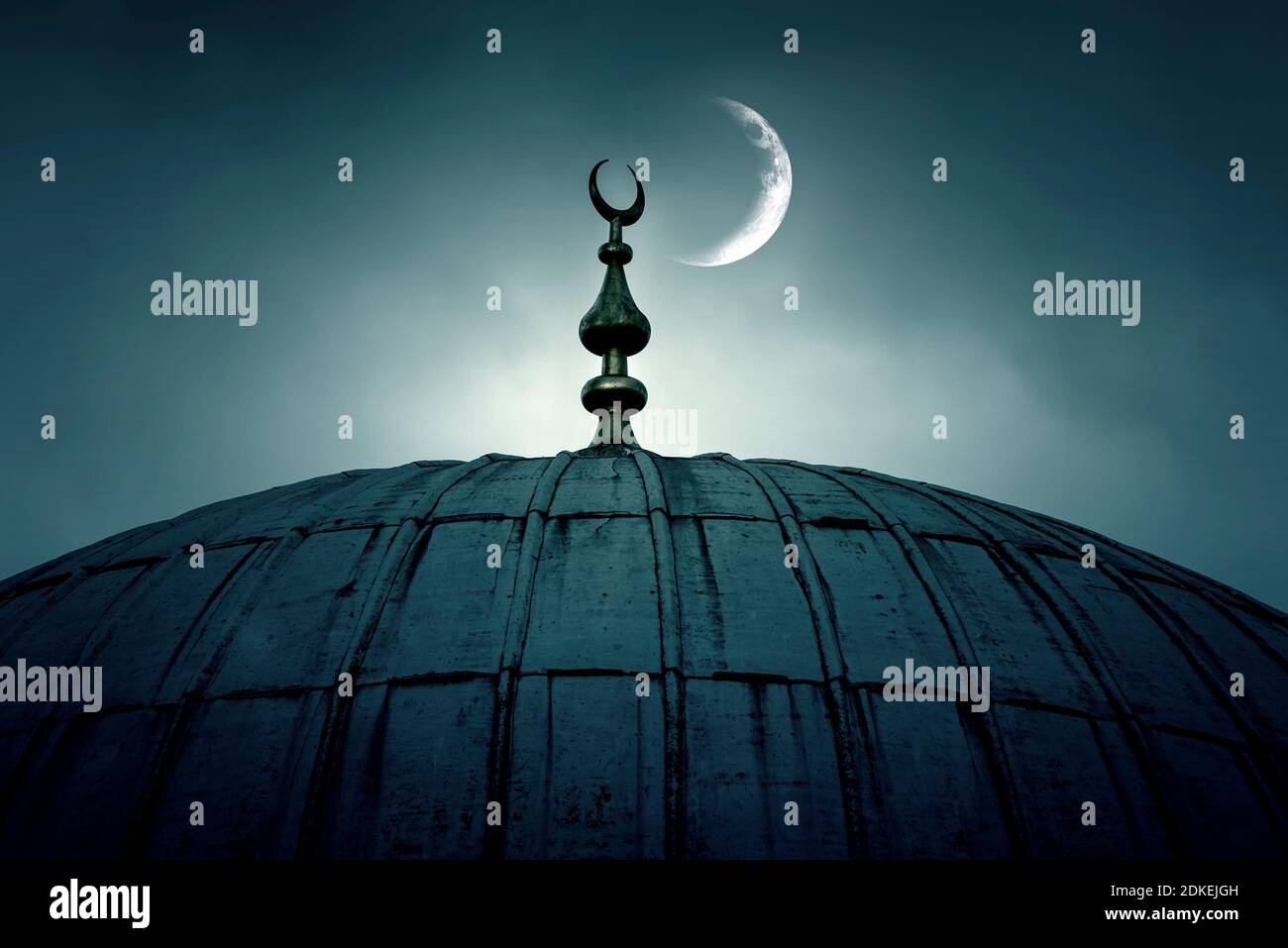 Crescent moon mosque hi-res stock photography and images - Alamy