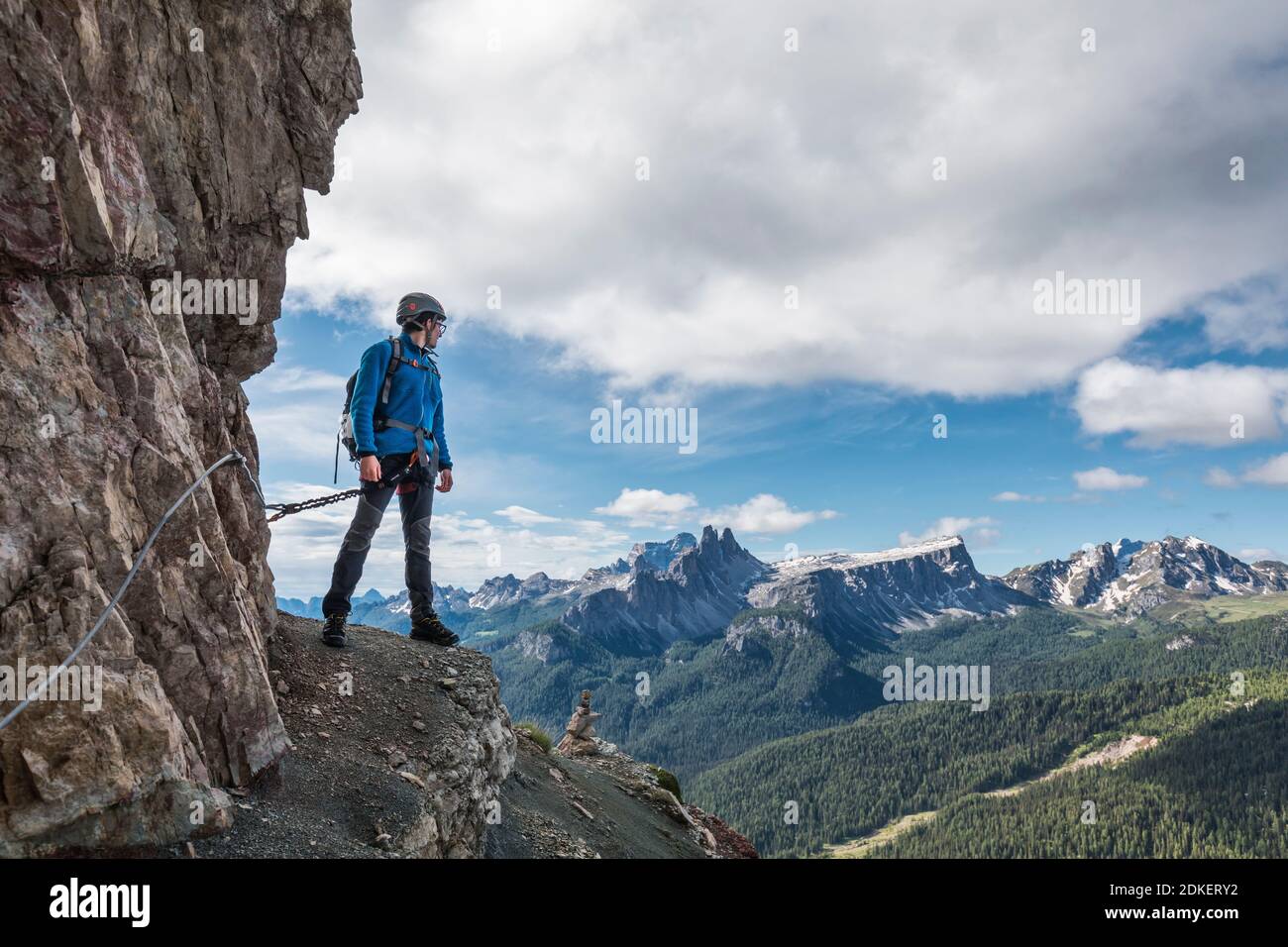 Mountaineer climbing a rock formation hi-res stock photography and ...