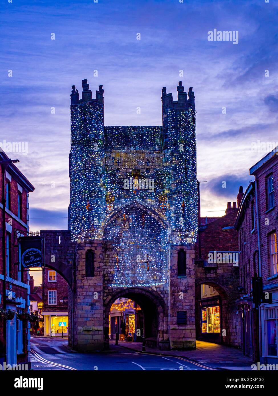 York city walls at night hi-res stock photography and images - Alamy