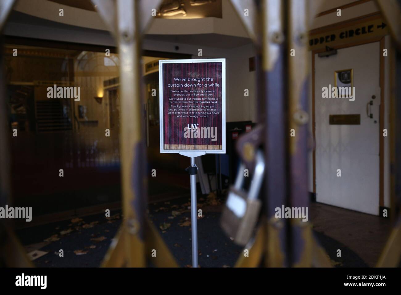 A sign in the foyer of the closed Cambridge Theatre in London Stock ...