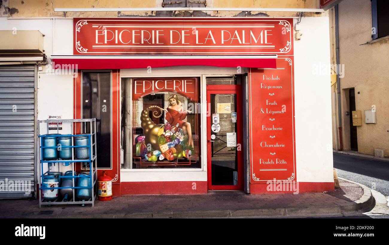 Grocery store window hi-res stock photography and images - Alamy