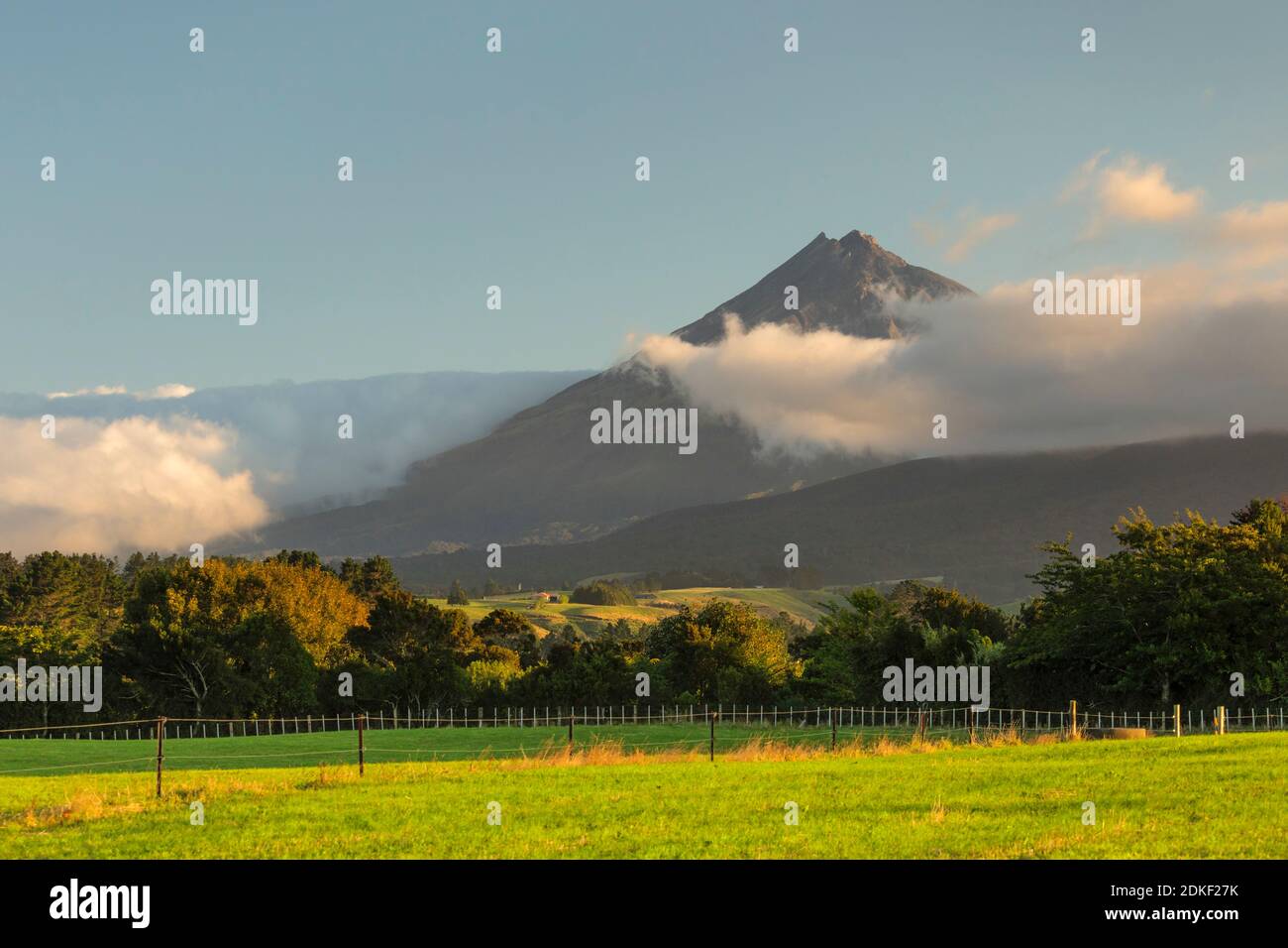 Maori sunset hi-res stock photography and images - Alamy