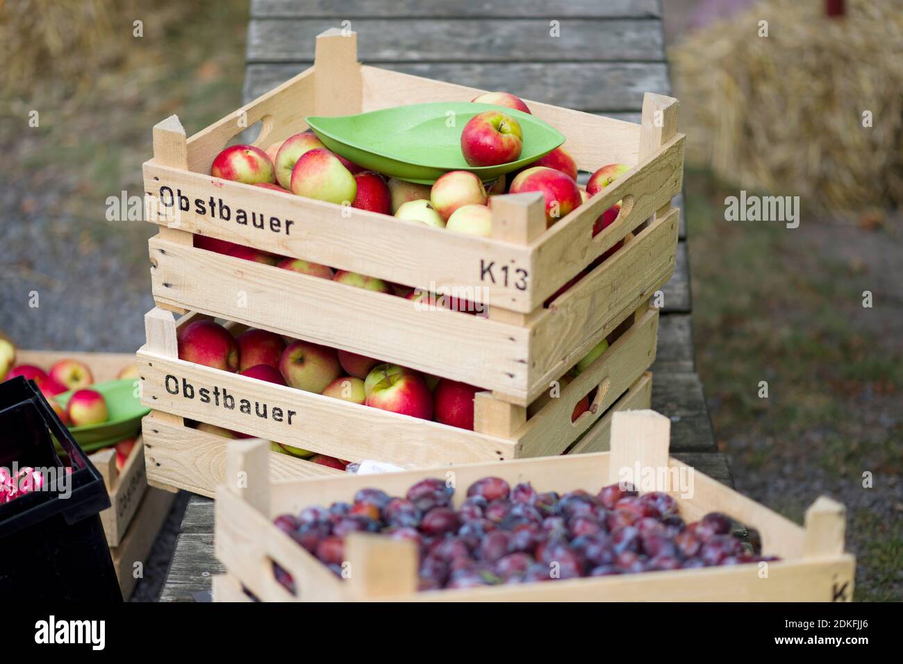 Packing crates boxes hi-res stock photography and images - Alamy
