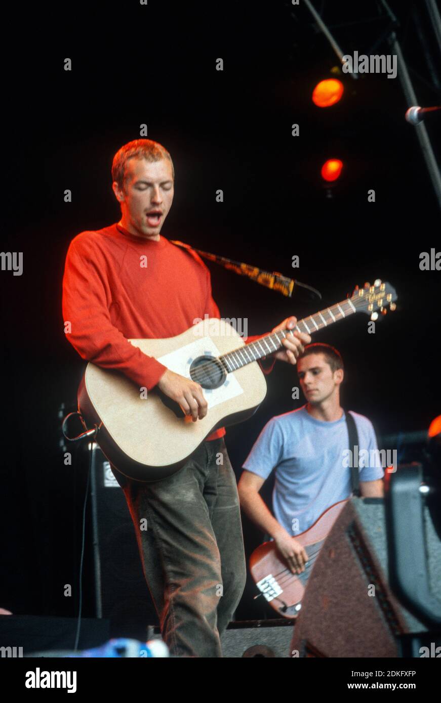 Chris Martin lead singer of Coldplay performing at the V2000 Virgin ...