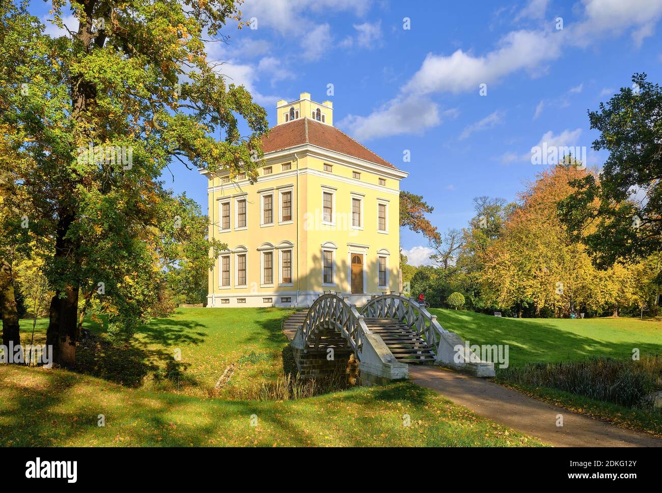 Bridge near the castle hi-res stock photography and images - Alamy