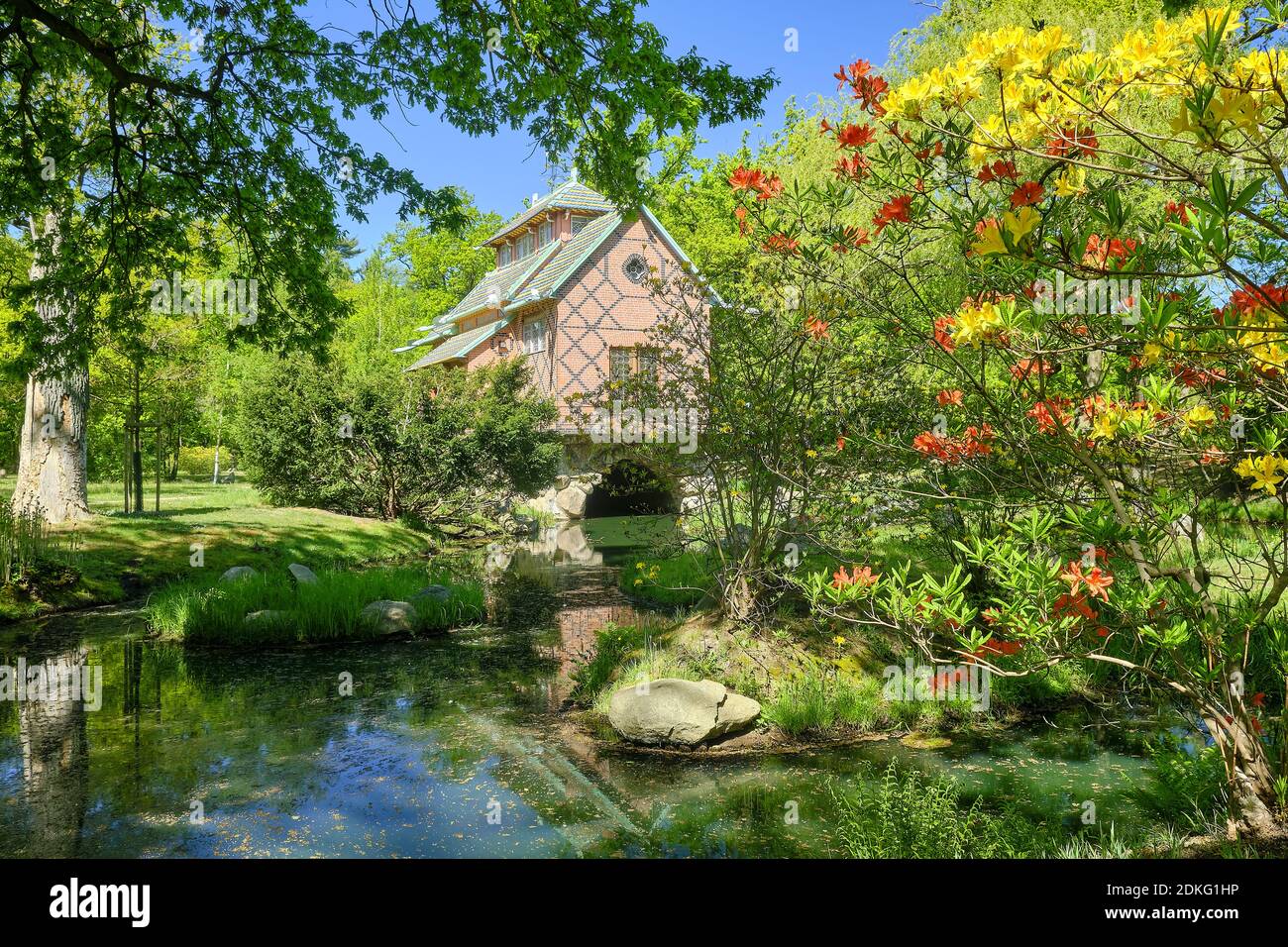 Chinese tea house in the English-Chinese garden of Oranienbaum Castle ...
