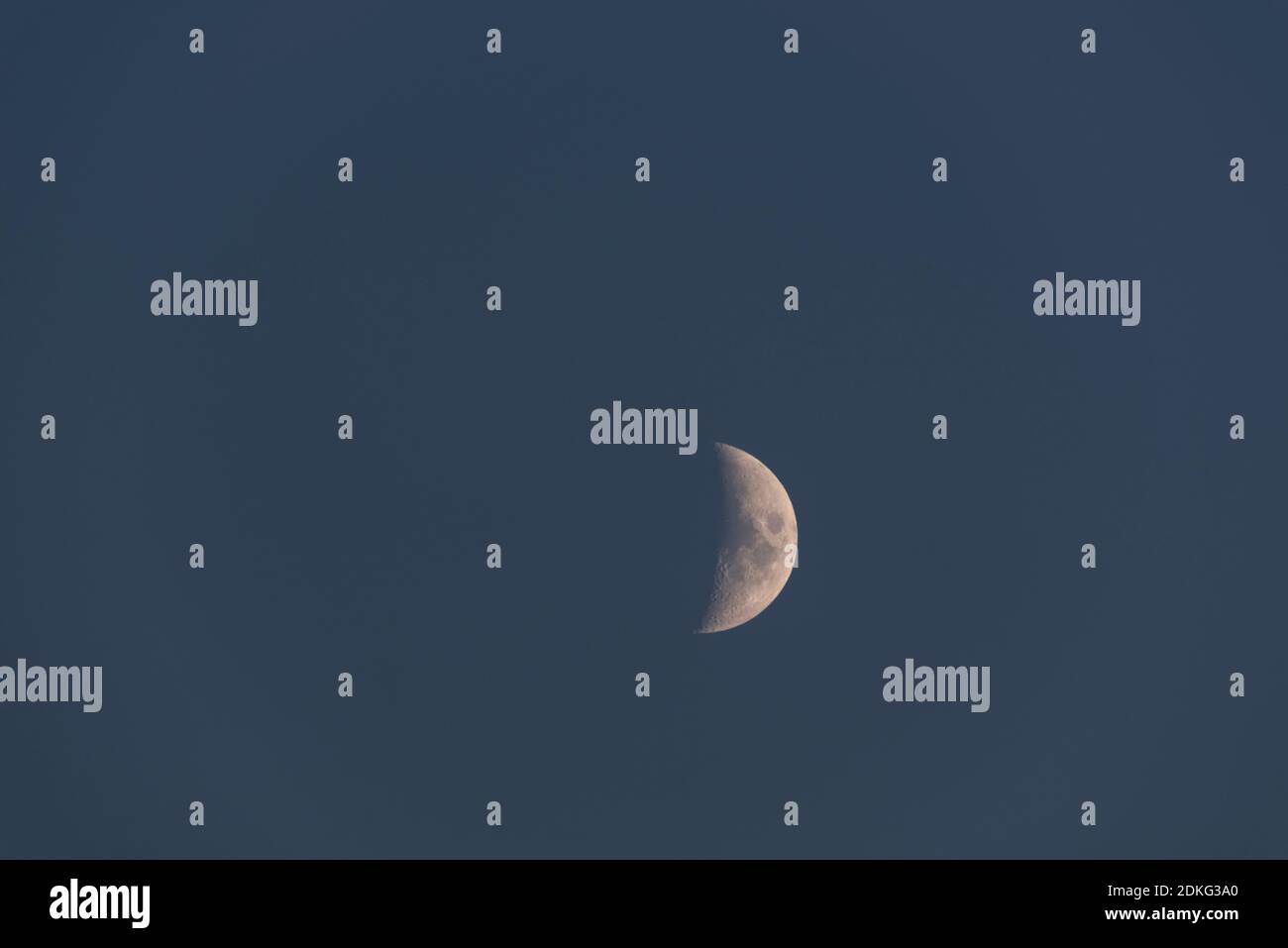Super crescent moon hi-res stock photography and images - Alamy