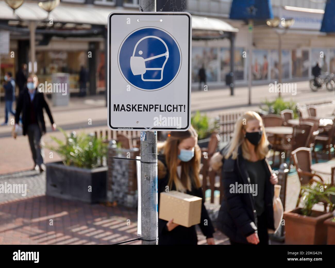 Mask constraint hi-res stock photography and images - Alamy