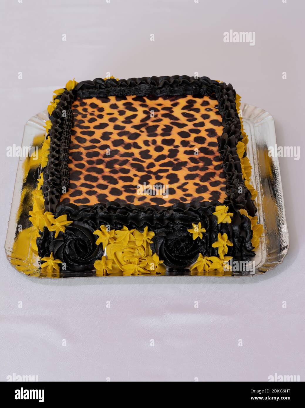 Leopard cake hi-res stock photography and images - Alamy