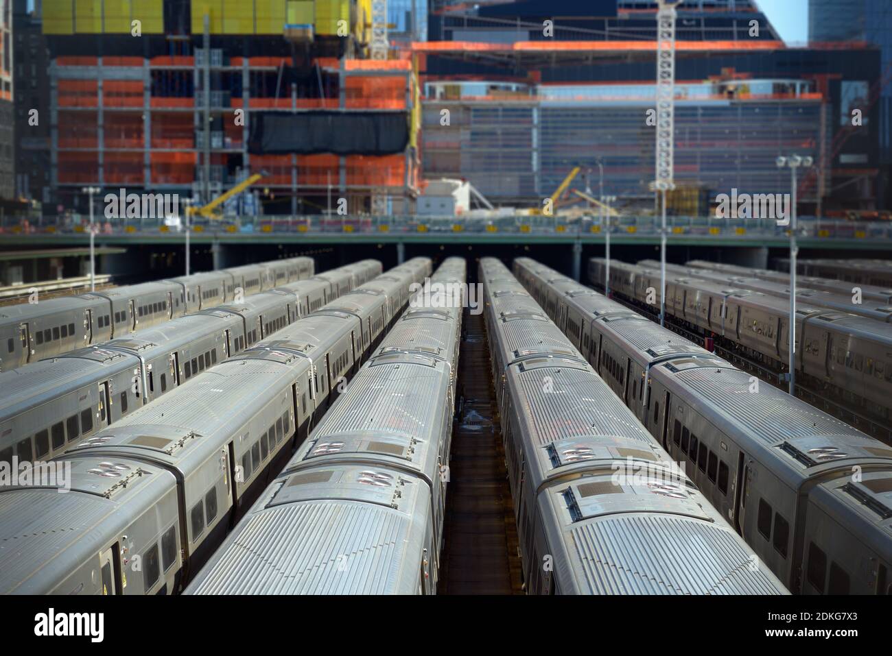 Busy train station Stock Photo - Alamy