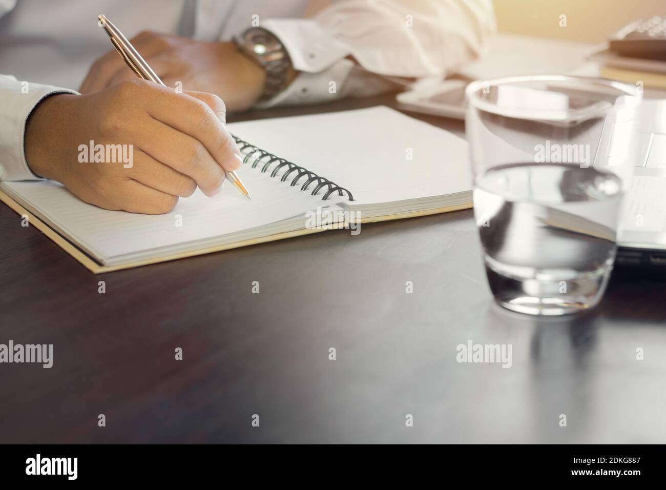 Hands drawing in note book hi-res stock photography and images - Alamy