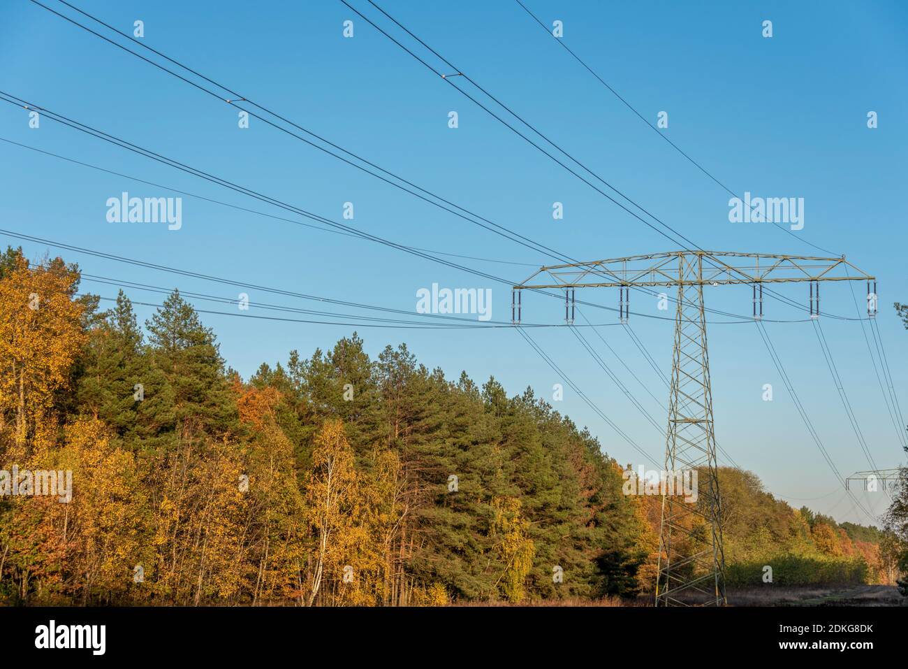 Multiple power lines hi-res stock photography and images - Alamy