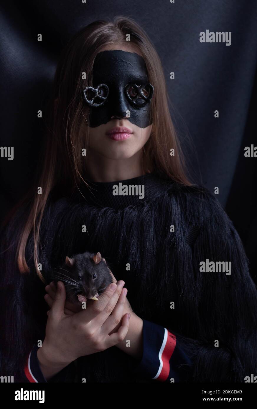Human with rat mask hi-res stock photography and images - Alamy