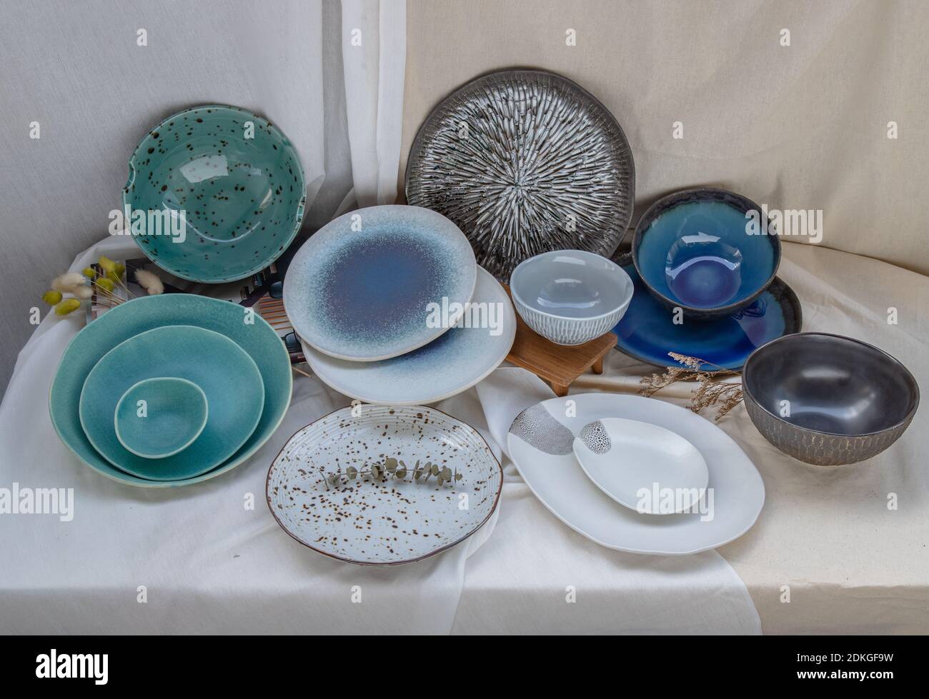 Different elegant plates hi-res stock photography and images - Alamy