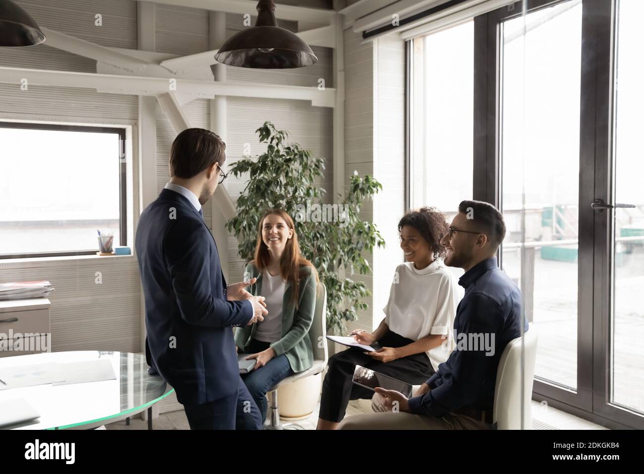 Boardroom gathering hi-res stock photography and images - Alamy