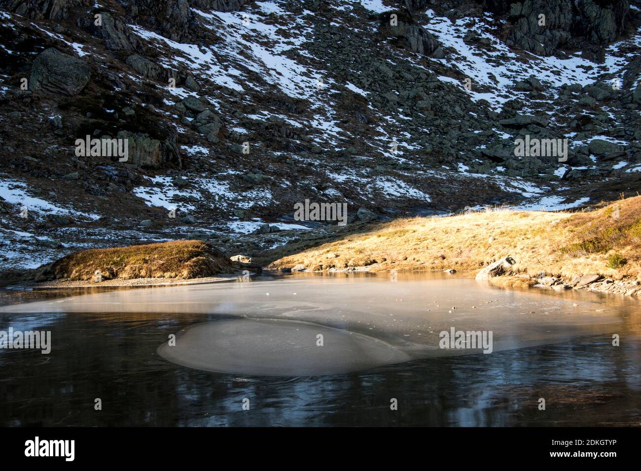 First rays dawn break hi-res stock photography and images - Alamy
