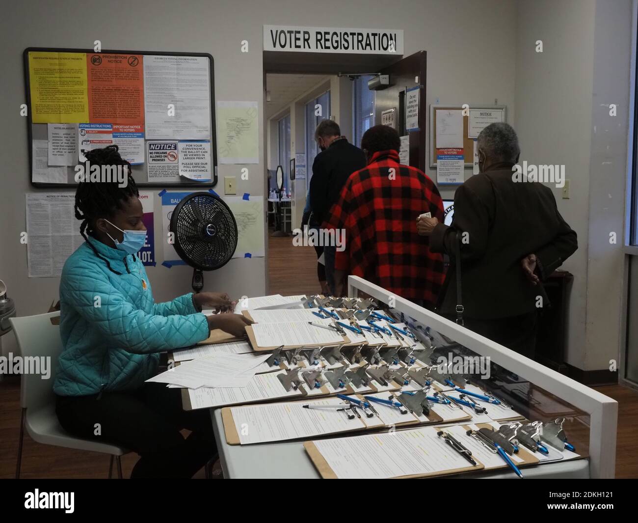 Savannah, Georgia, USA. 15th Dec, 2020. Early voting continues for ... Savannah, Georgia, USA. 15th Dec, 2020. Early voting continues for ...