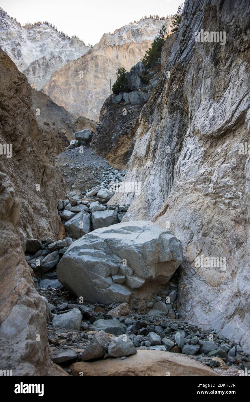 Big stone hi-res stock photography and images - Alamy