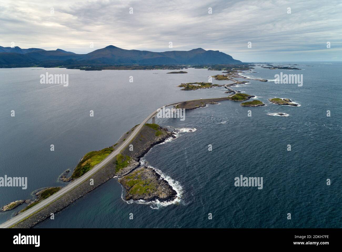 Road and ocean hi-res stock photography and images - Alamy