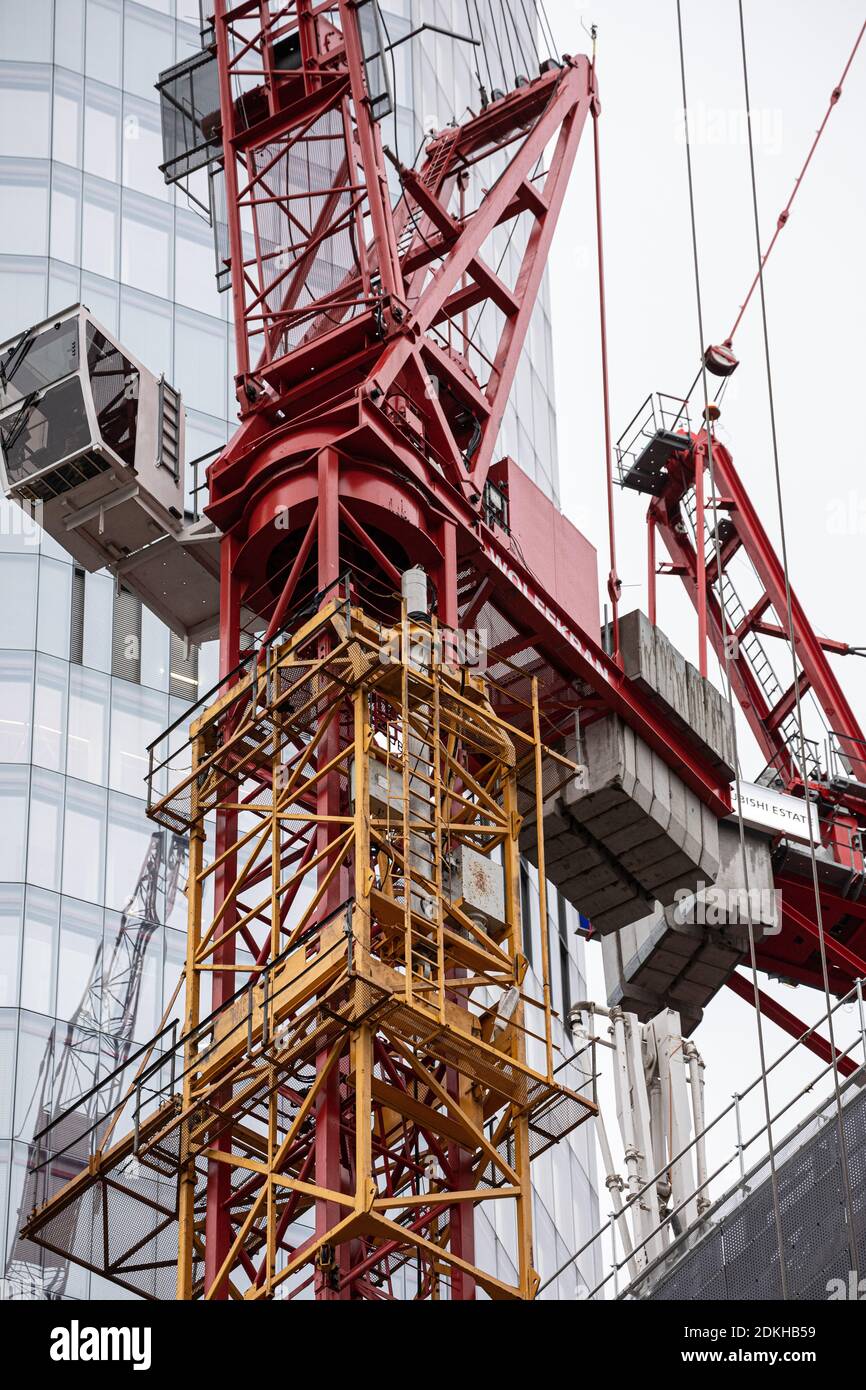 Construction cranes london buses hi-res stock photography and images ...
