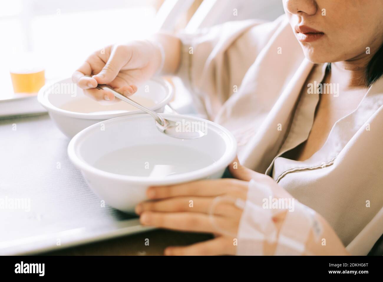 Hospital meal woman family hi-res stock photography and images - Alamy