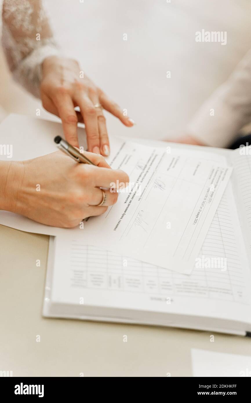 Signing day hi-res stock photography and images - Alamy