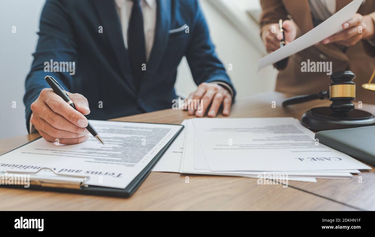 Solicitor client discussion hi-res stock photography and images - Alamy