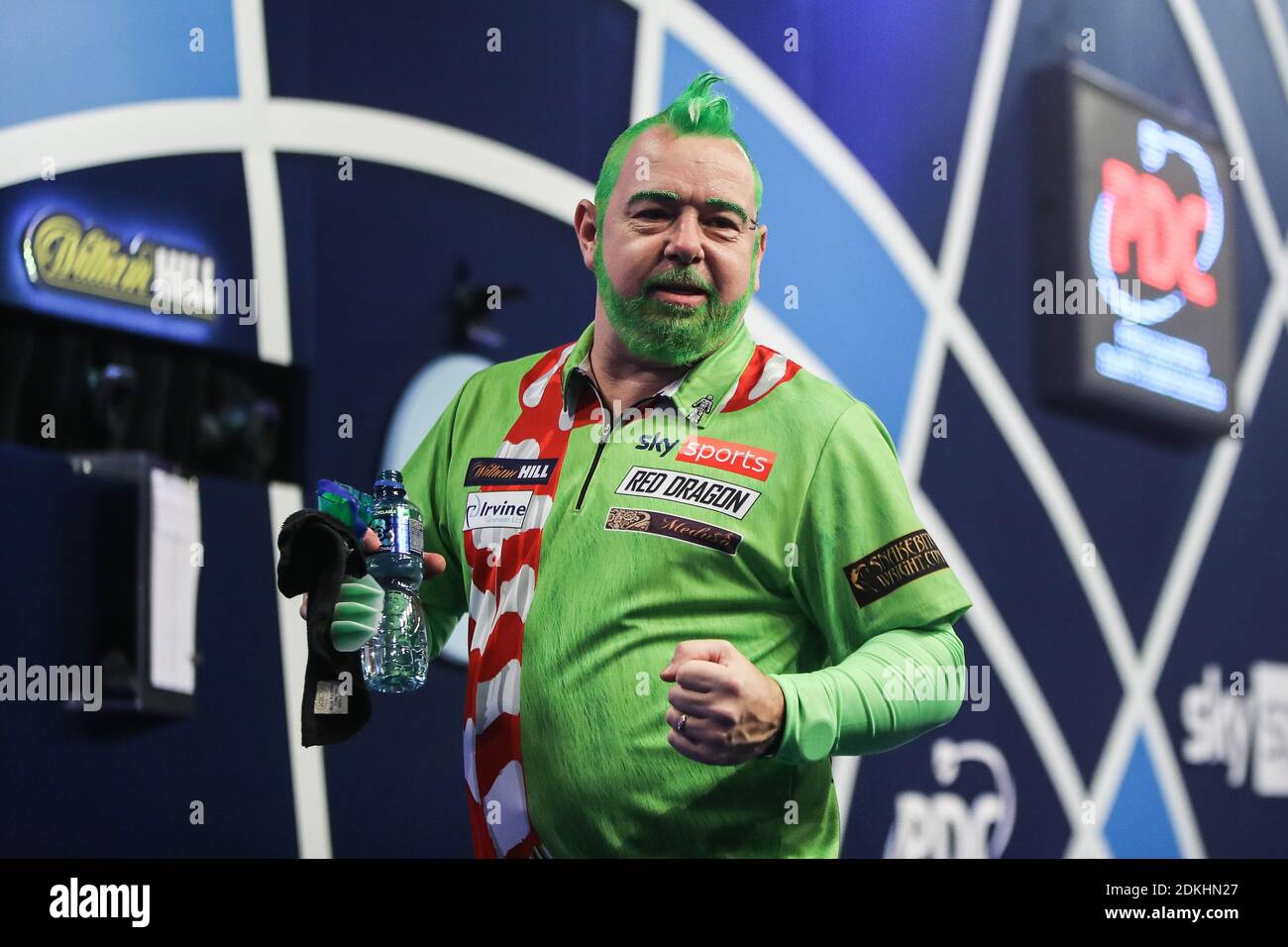 Peter wright walks off hi-res stock photography and images - Alamy