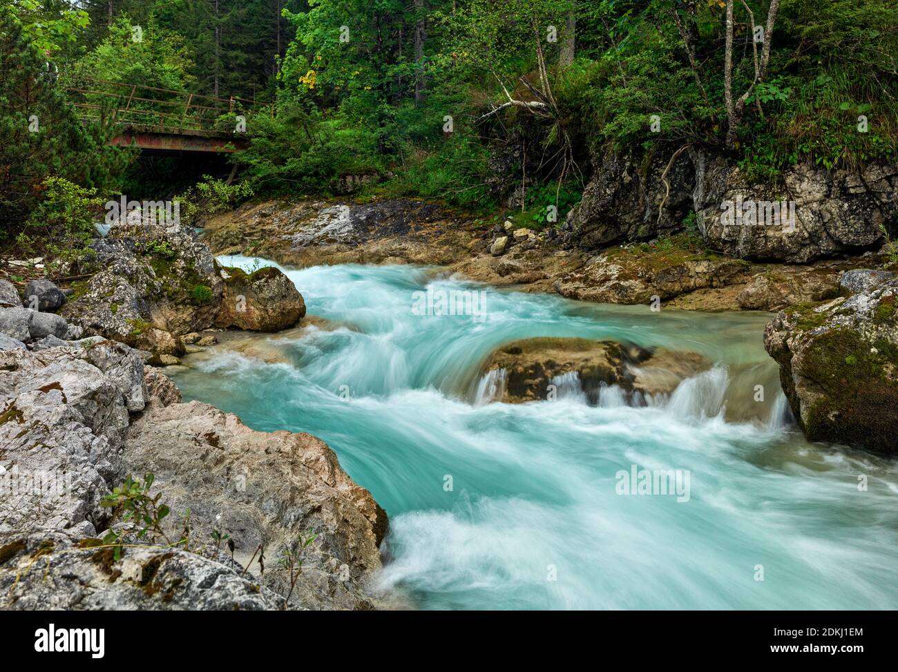 Edge of gravel bank hi-res stock photography and images - Alamy