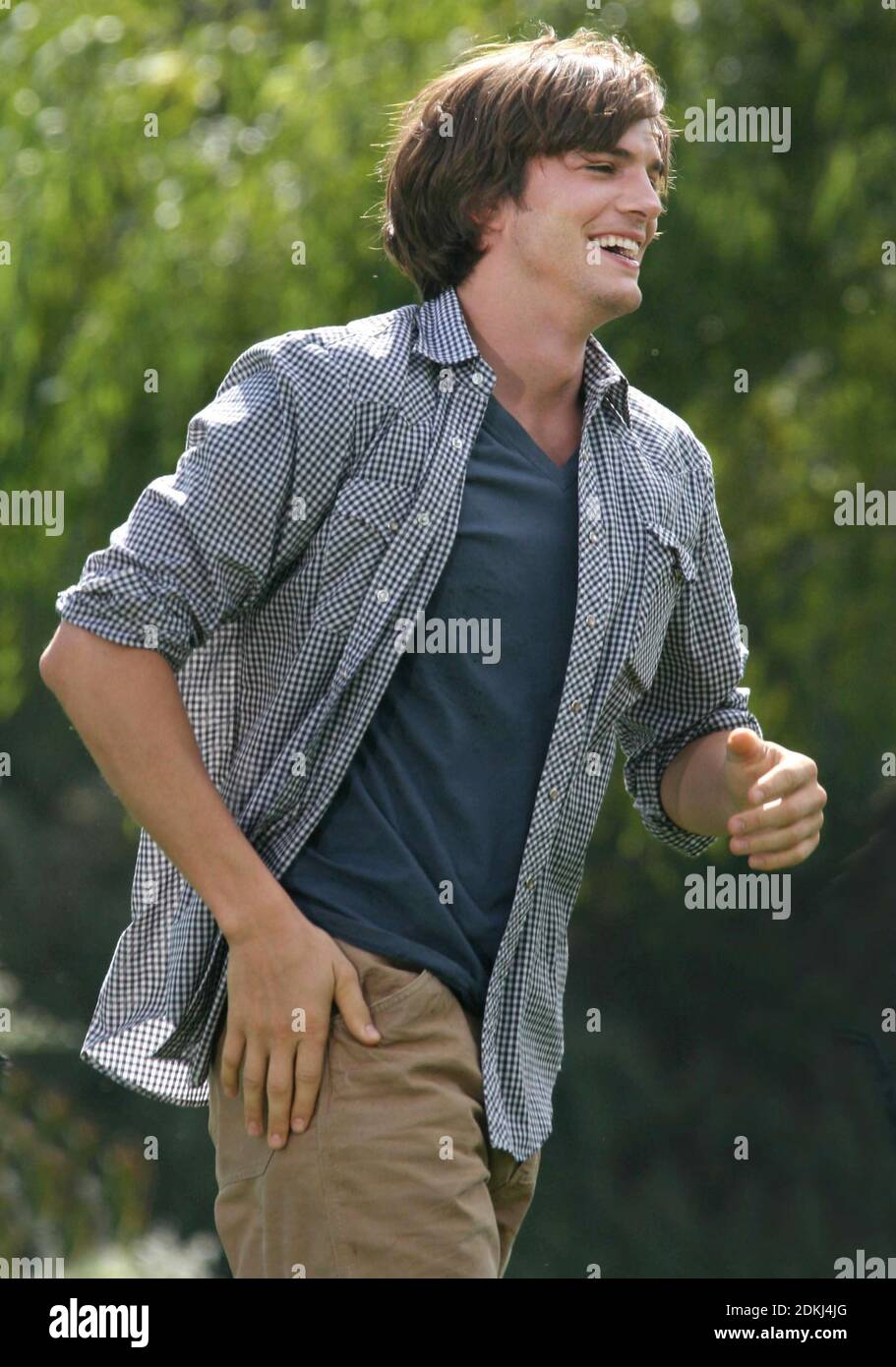 New York, New York 10-02-07 Ashton Kutcher on the movie set ''What ...