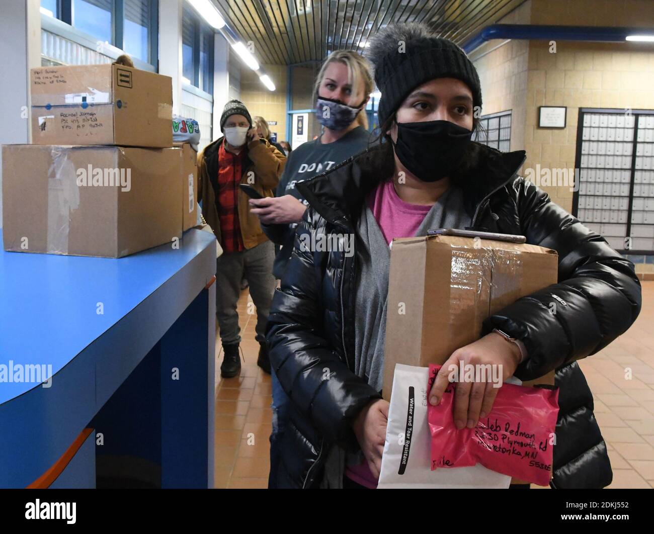 Us post office packages hi-res stock photography and images - Alamy