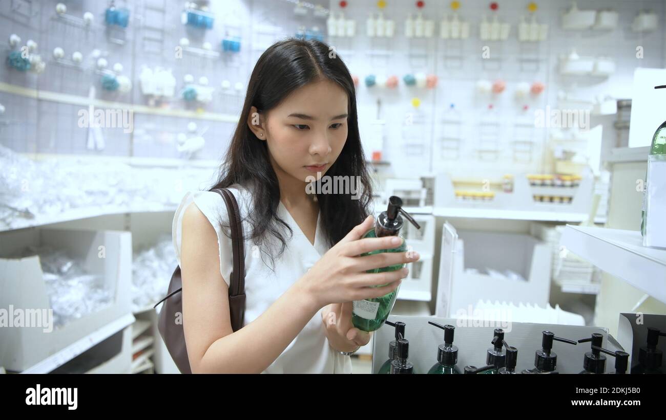 Asian market 4k hi-res stock photography and images - Alamy