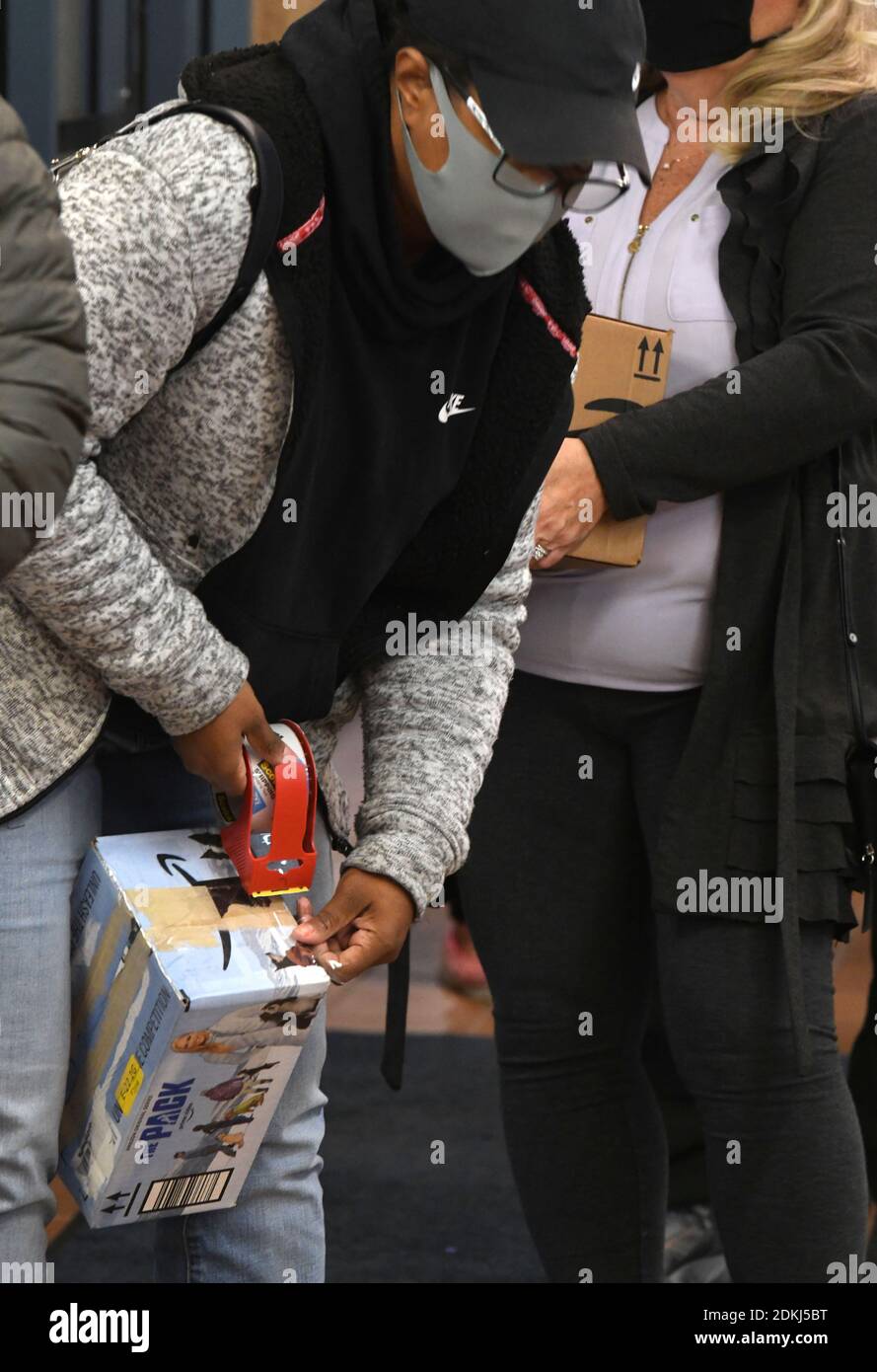 Racine, Wisconsin, USA. 15th Dec, 2020. A patron wraps a package while ...