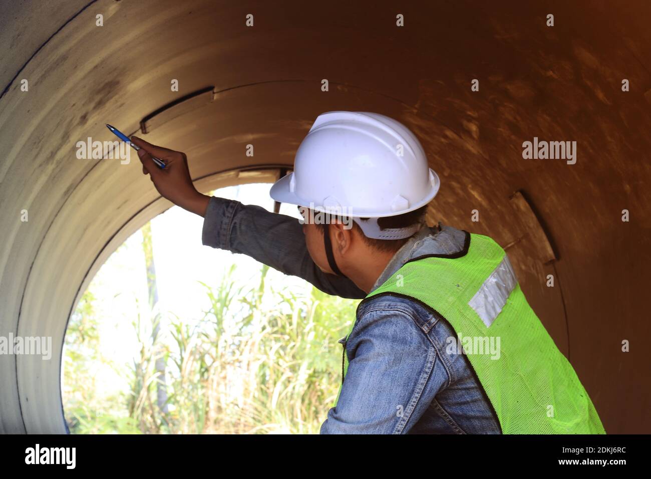 Quality check building hi-res stock photography and images - Alamy