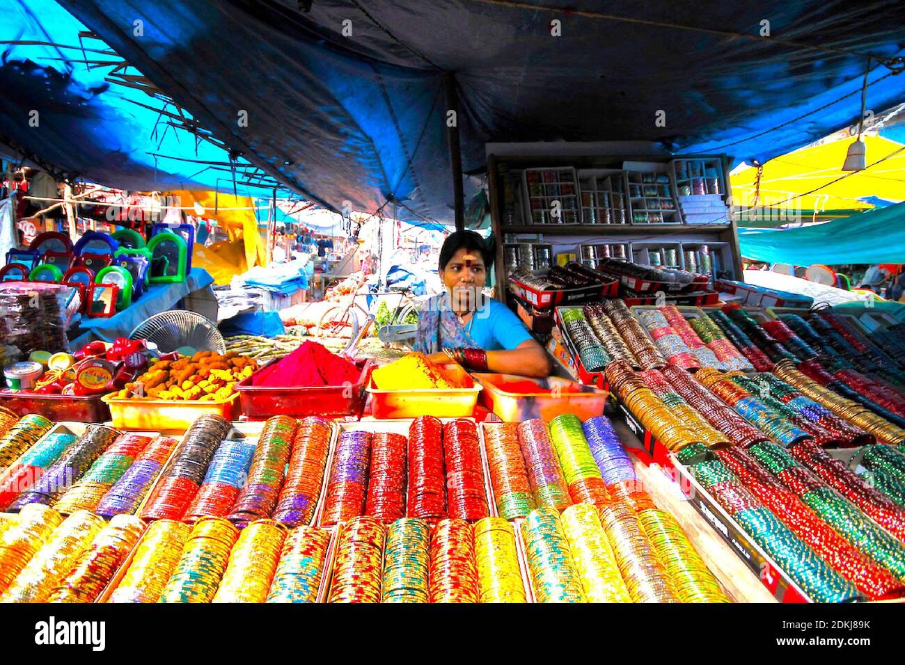 Indian woman selling bangles hi-res stock photography and images - Alamy