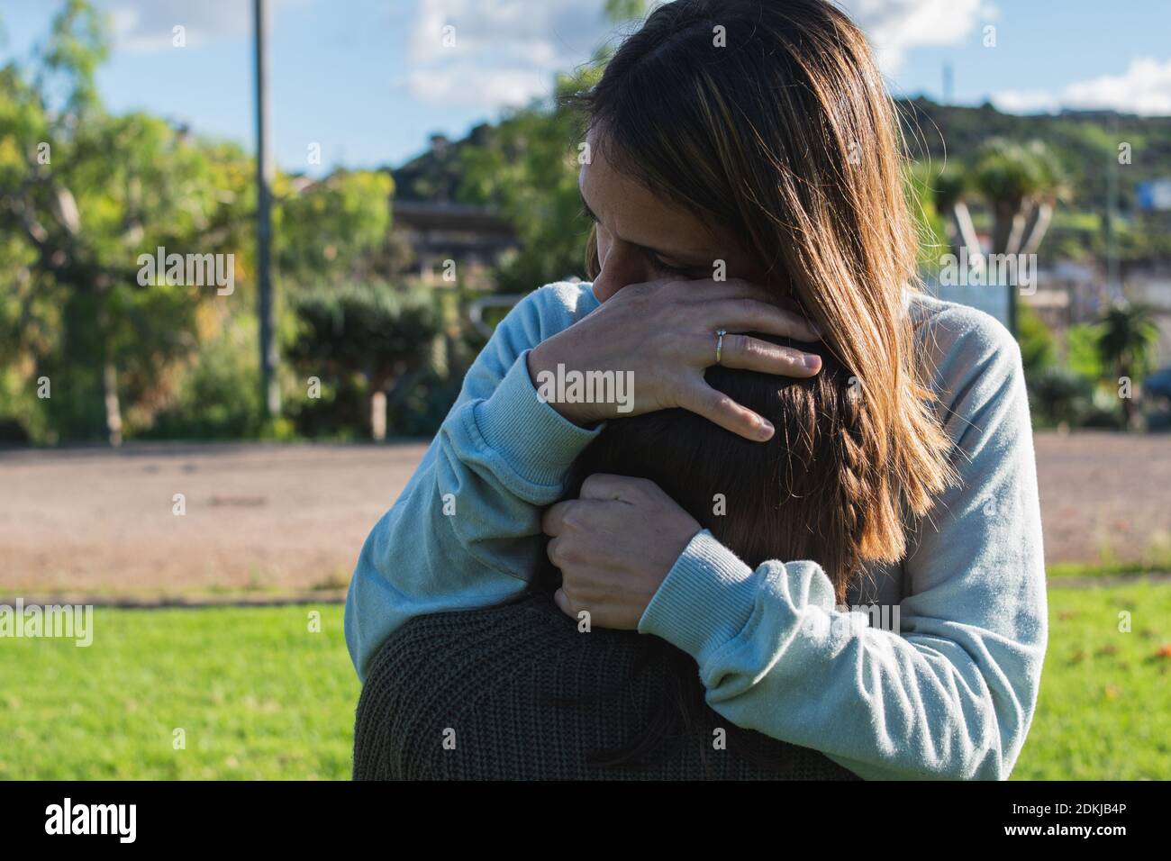 Crying mothers hi-res stock photography and images - Alamy