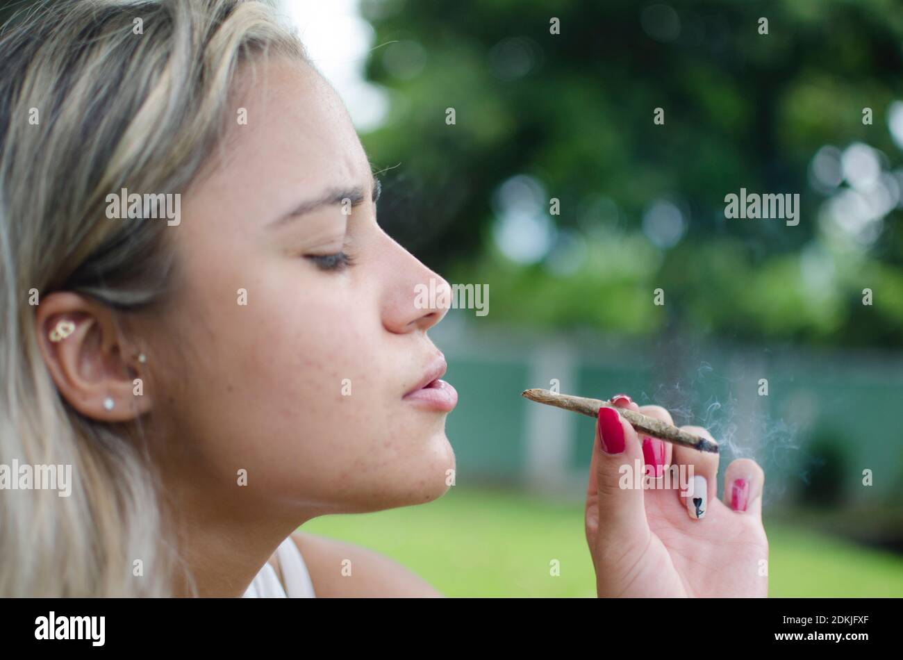 Cannabis joint profile hi-res stock photography and images - Alamy