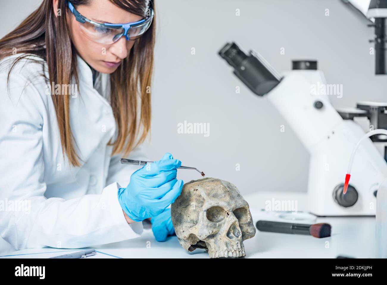 Forensic microscope evidence hi-res stock photography and images - Alamy