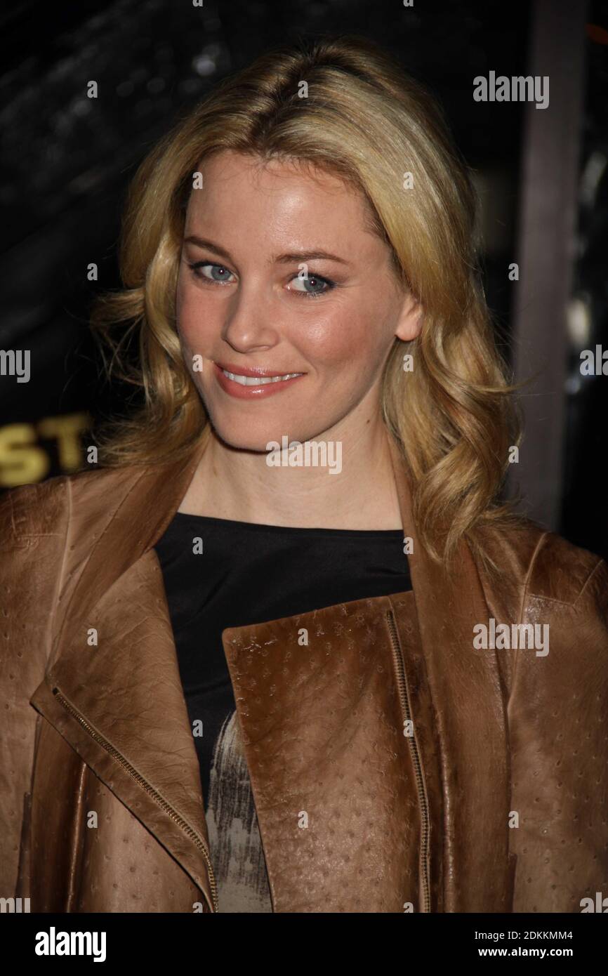 Elizabeth Banksat NY Premiere 127 Hours at Chelsea Clearview Cinema W ...