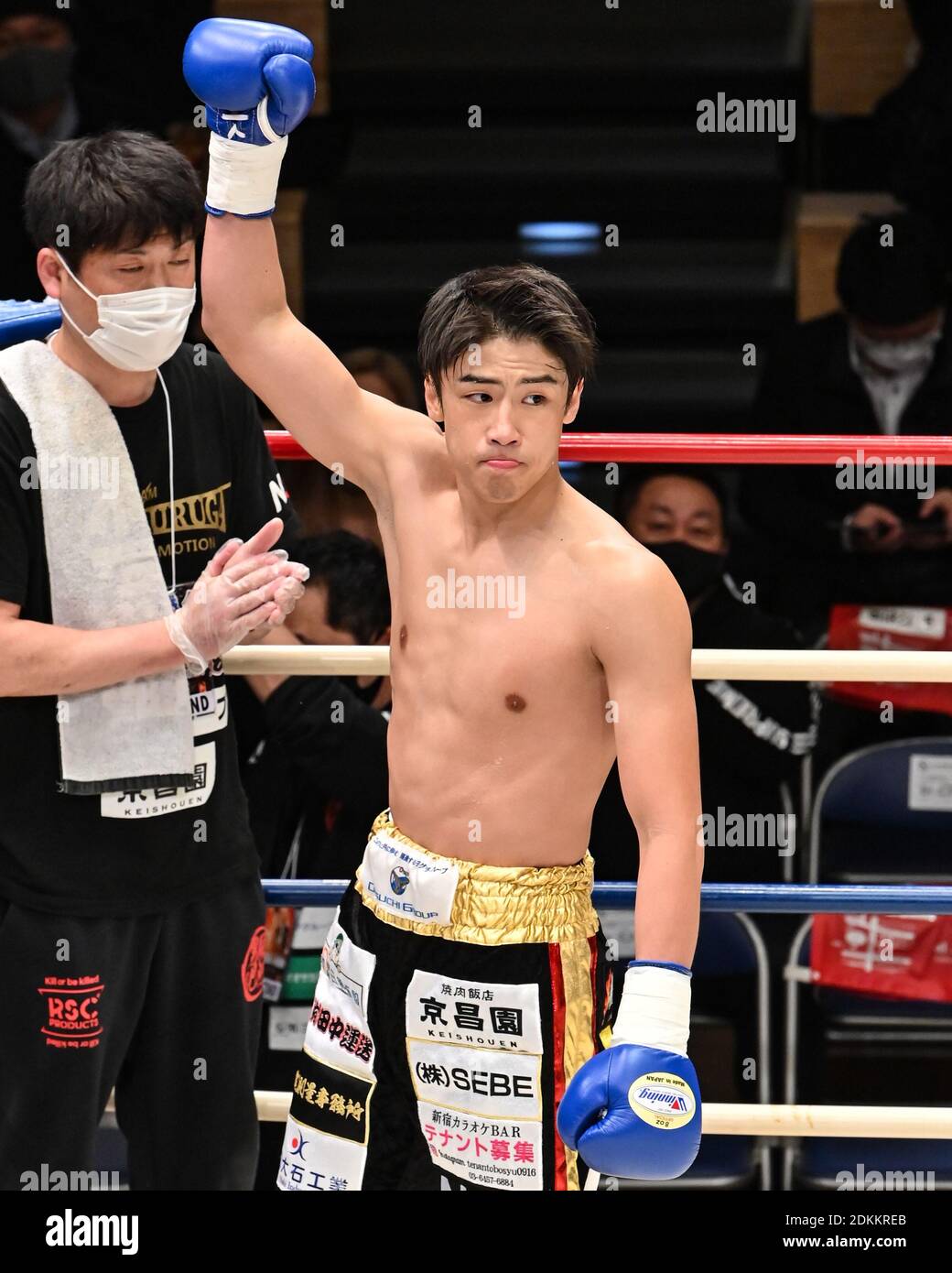 Tokyo, Japan. 10th Dec, 2020. Rentaro Kimura Boxing : 8R 60kg weight ...