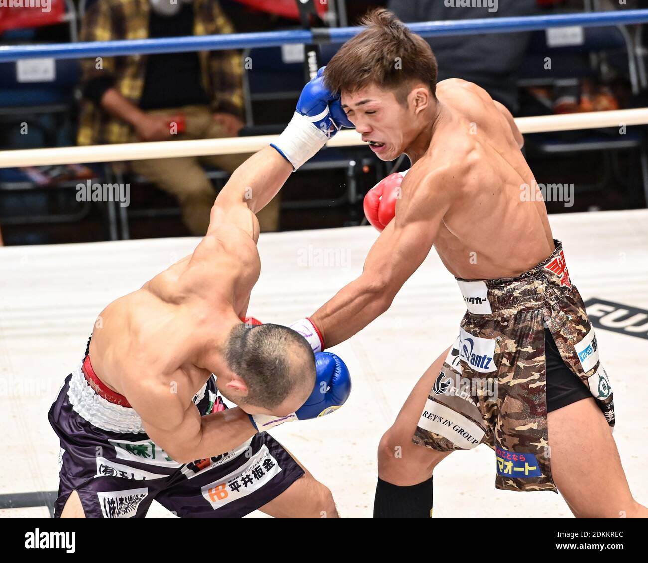 Tokyo, Japan. 10th Dec, 2020. (L-R) Akihiro Kondo, Daishi Nagata Boxing ...