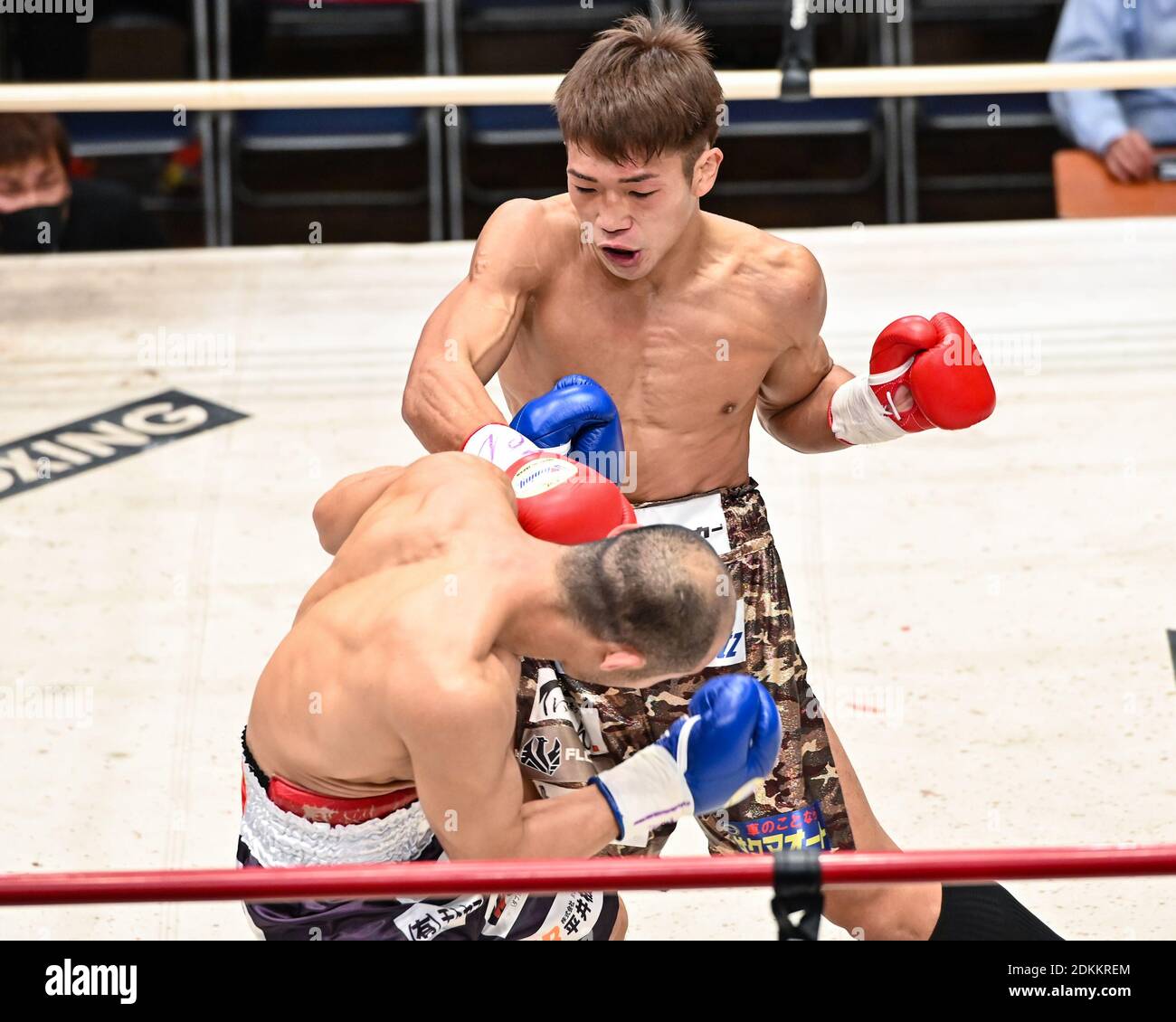 Tokyo, Japan. 10th Dec, 2020. (L-R) Akihiro Kondo, Daishi Nagata Boxing ...