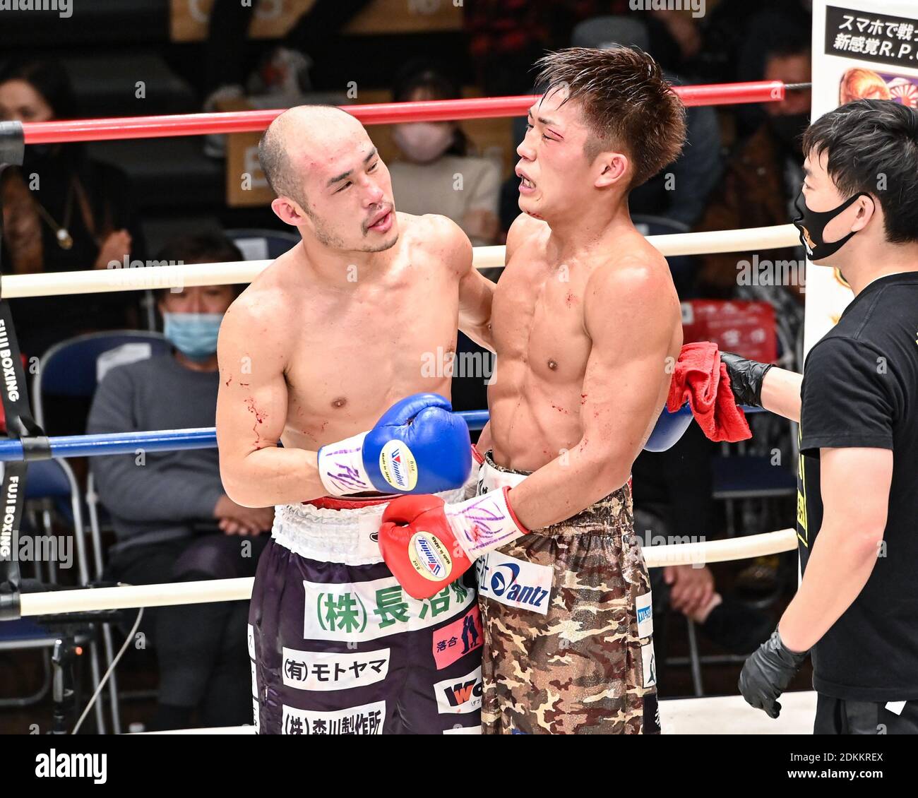 Tokyo, Japan. 10th Dec, 2020. (L-R) Akihiro Kondo, Daishi Nagata Boxing ...