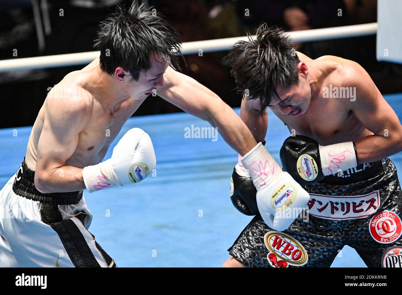 Tokyo, Japan. 14th Dec, 2020. (L-R) Kenta Nakagawa, Ryoji Fukunaga Boxing : WBO Asia Pacific ...